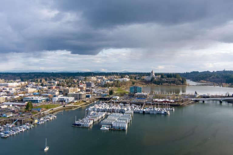 Moving to Washington State: 6 Things to Know + Pros & Cons